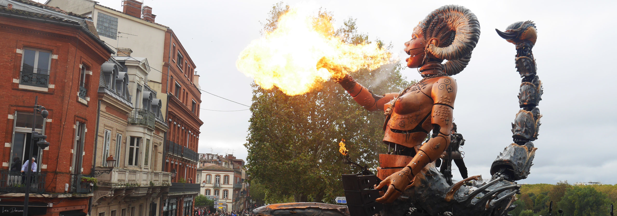 1,2 millions de spectateurs pour le spectacle "La Porte des Ténèbres" à ...